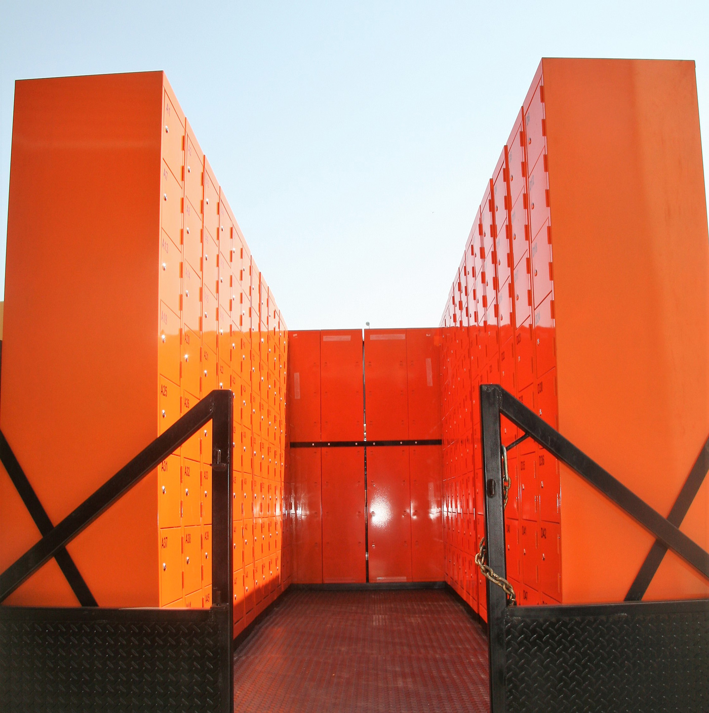 SUNSHINE COAST LOCKERS - Strummingbird